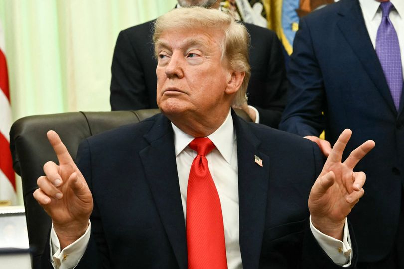 Donald Trump distracts people as they can't take eyes off certain body part