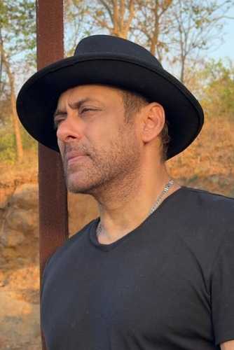 Salman Khan moves to Delhi HC for immediate stay on Kala Hiran after ...