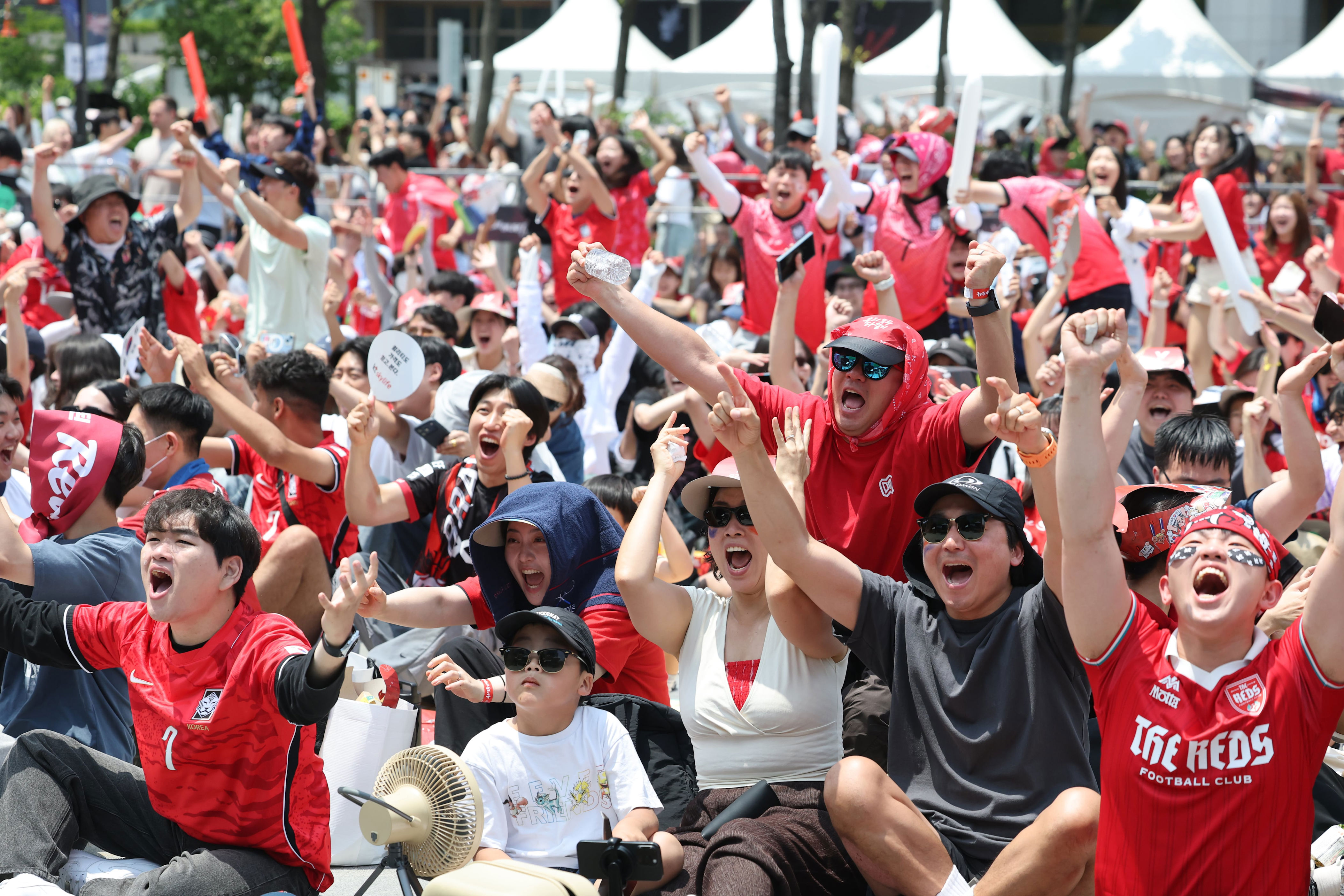 Gwanghwamun Square erupts in cheers for South Korea's comeback win