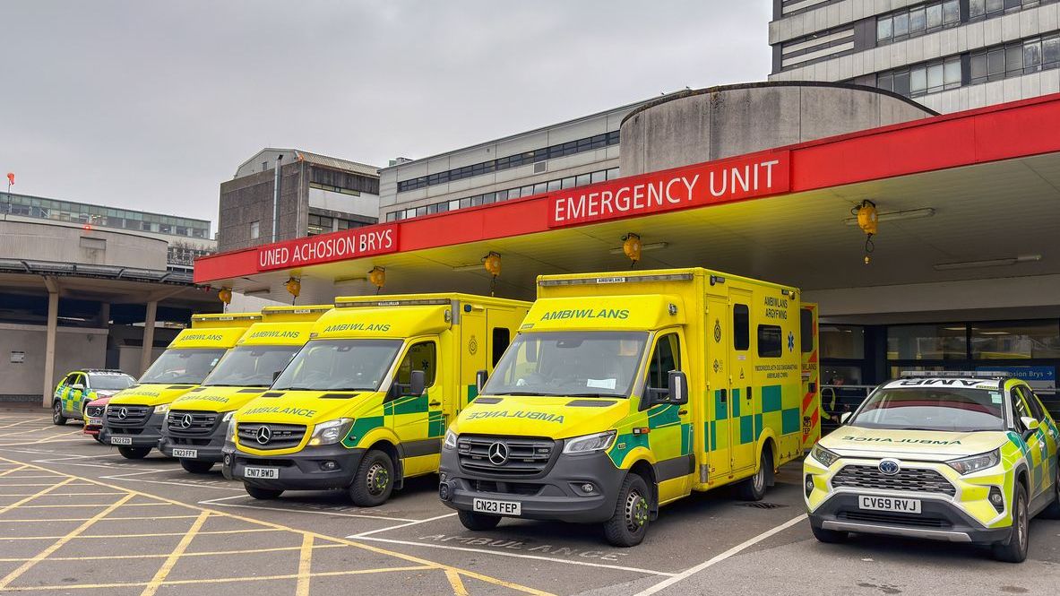 NHS to replace some A&E reception desks with digital screens