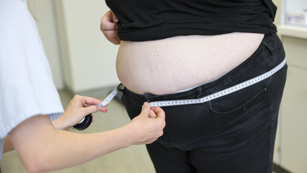 Strategies for achieving and maintaining weight loss