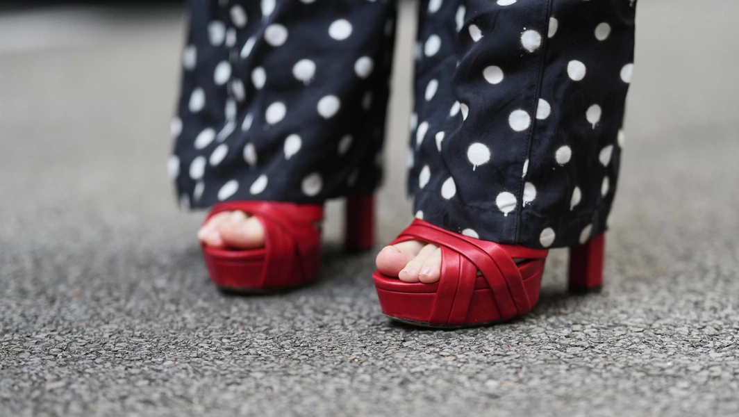11 stylish and comfortable shoes for wide-leg pants