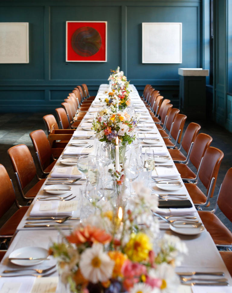 A modern Dublin city wedding with soft and romantic touches: Noemi & Owen
