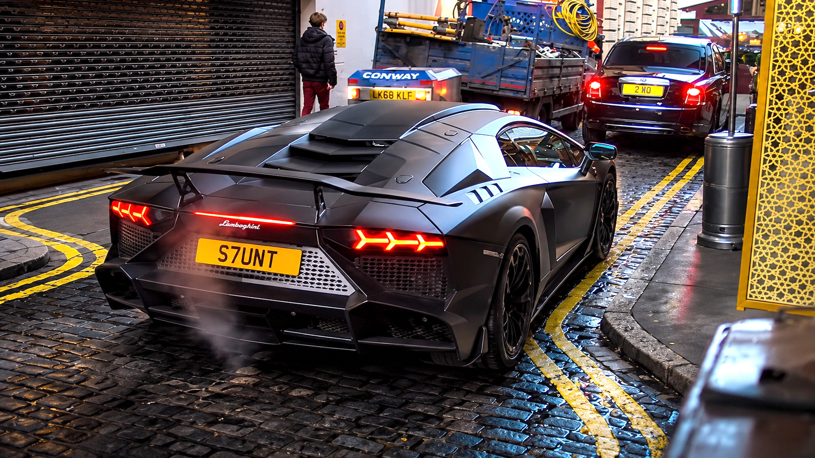 London streets get a dramatic Mansory Carbonado sound clip
