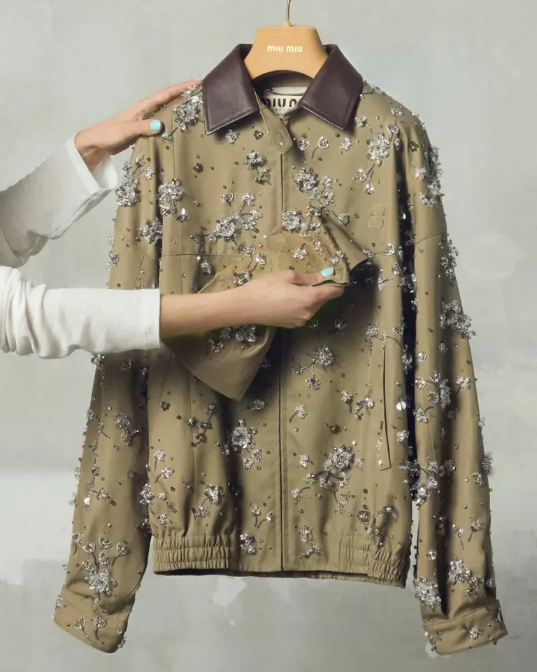Miu Miu把二手衣變時髦了! 2026 upcycled系列登場，後背包Twice的Momo也愛
