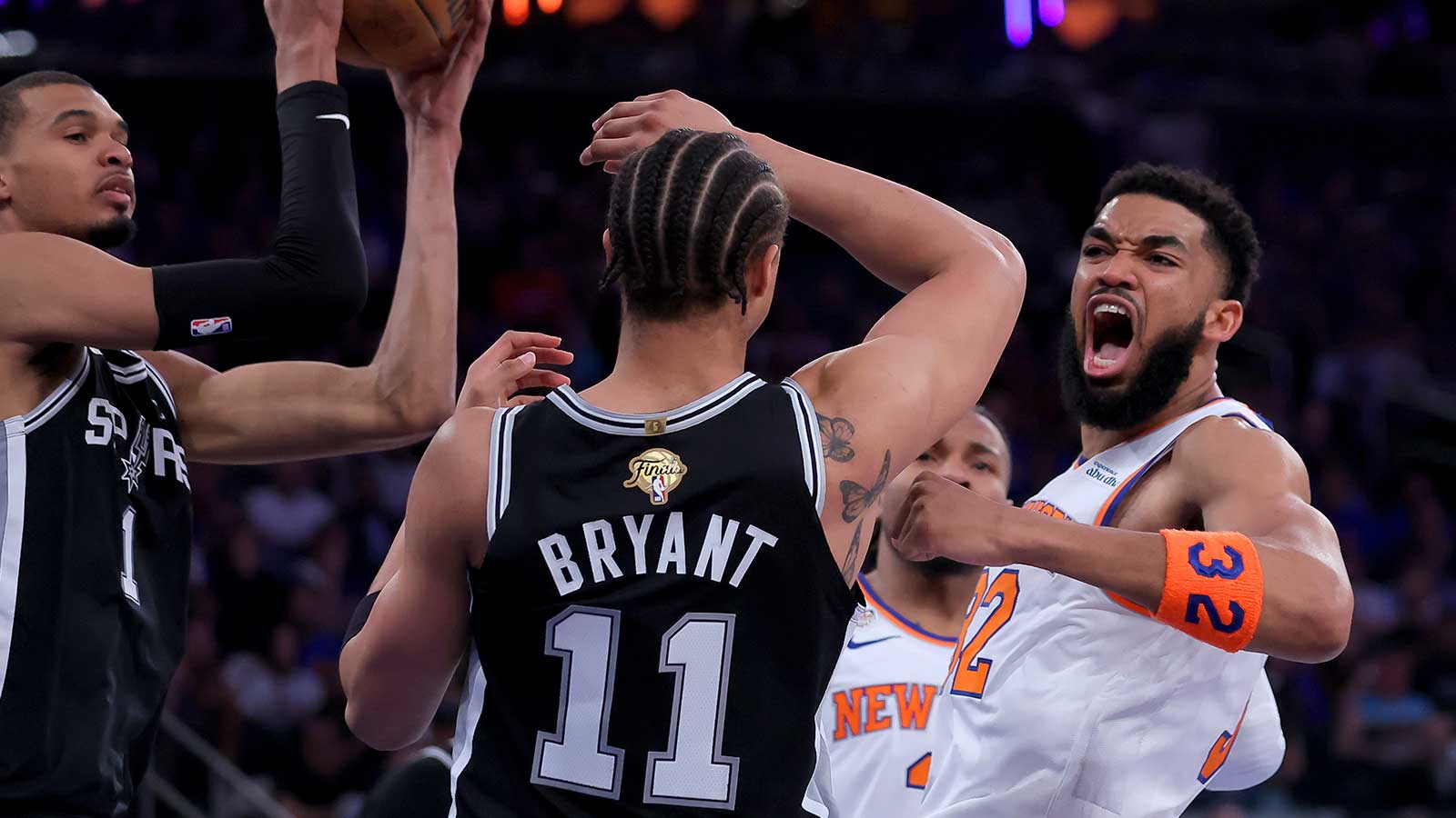 Stephen Jackson goes off on Knicks fans for throwing at Spurs’ Victor ...