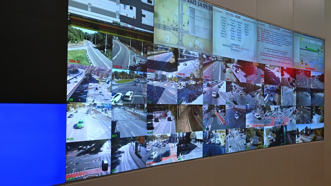 How traffic sensors and cameras control intersections