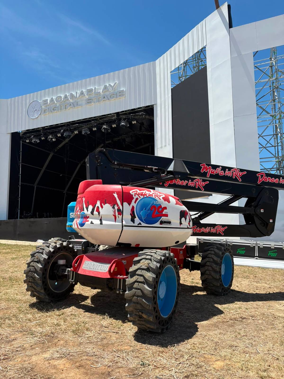 A SIC Notícias mostra-lhe os últimos preparativos do Rock in Rio Lisboa ...