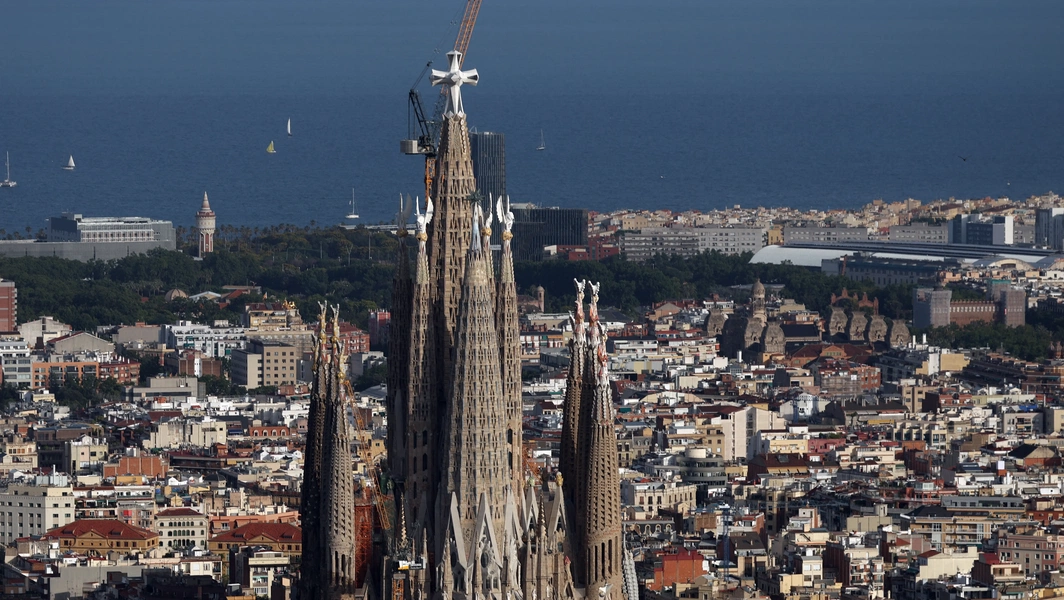 Pope inaugurates Sagrada Família's tallest tower on Gaudí centenary