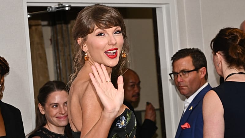 Η Taylor Swift γίνεται η νεότερη γυναίκα στο Songwriters Hall of Fame