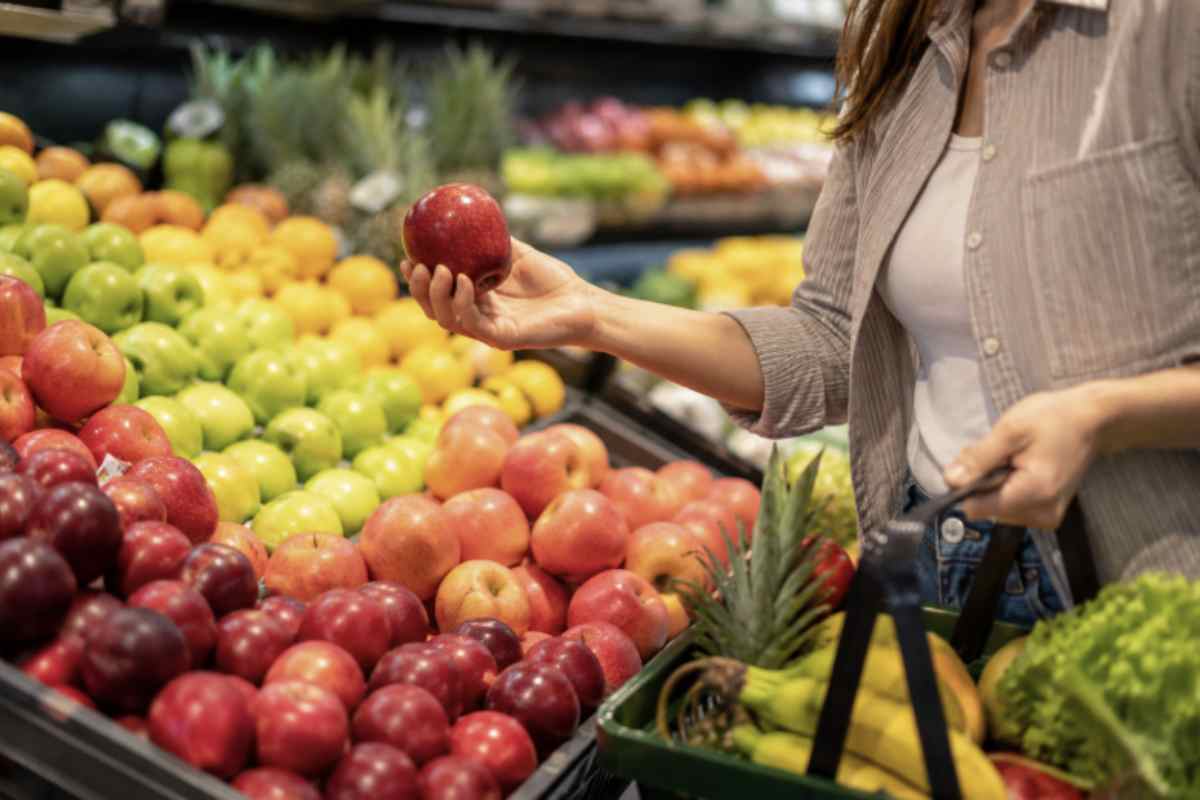 Così scovo la frutta davvero fresca al supermercato. Non mi fregano più