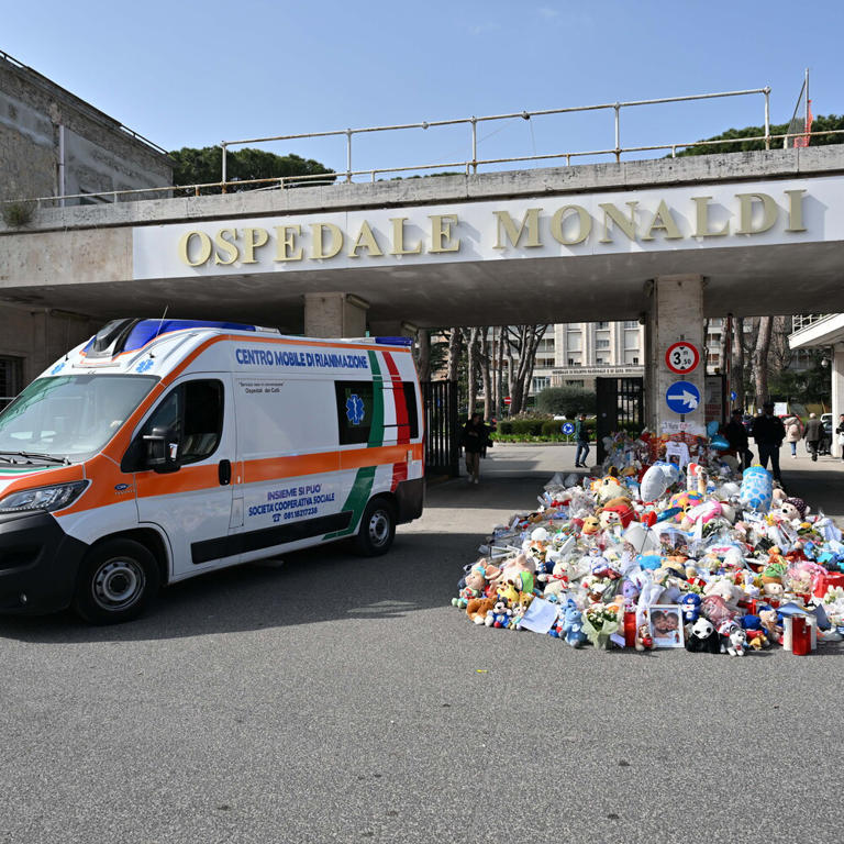 Cuore bruciato al Monaldi: sospesi i cardiochirurghi del piccolo Domenico