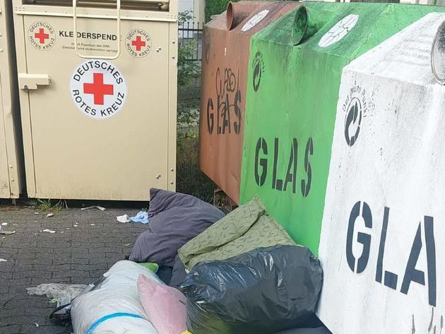 Altkleider-Container vermüllt: ASH muss regelmäßig ausrücken