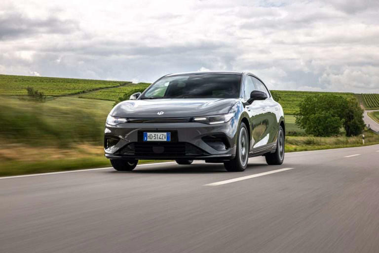 Leapmotor B05: test drive a Francoforte della nuova berlina elettrica ...