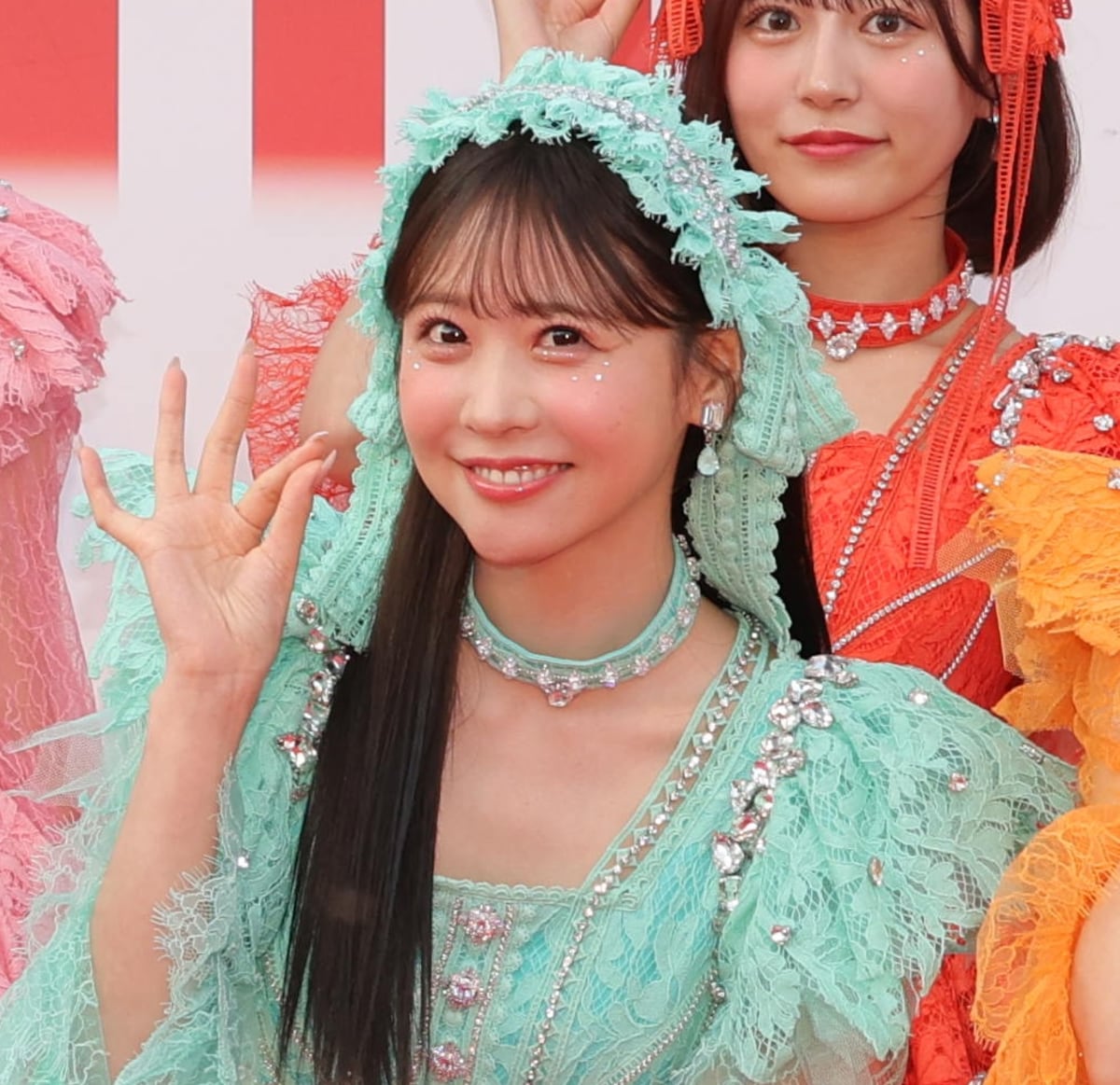 FRUITS ZIPPER櫻井優衣、〝ダーク〟な衣装で美脚披露「振り幅が凄すぎ」