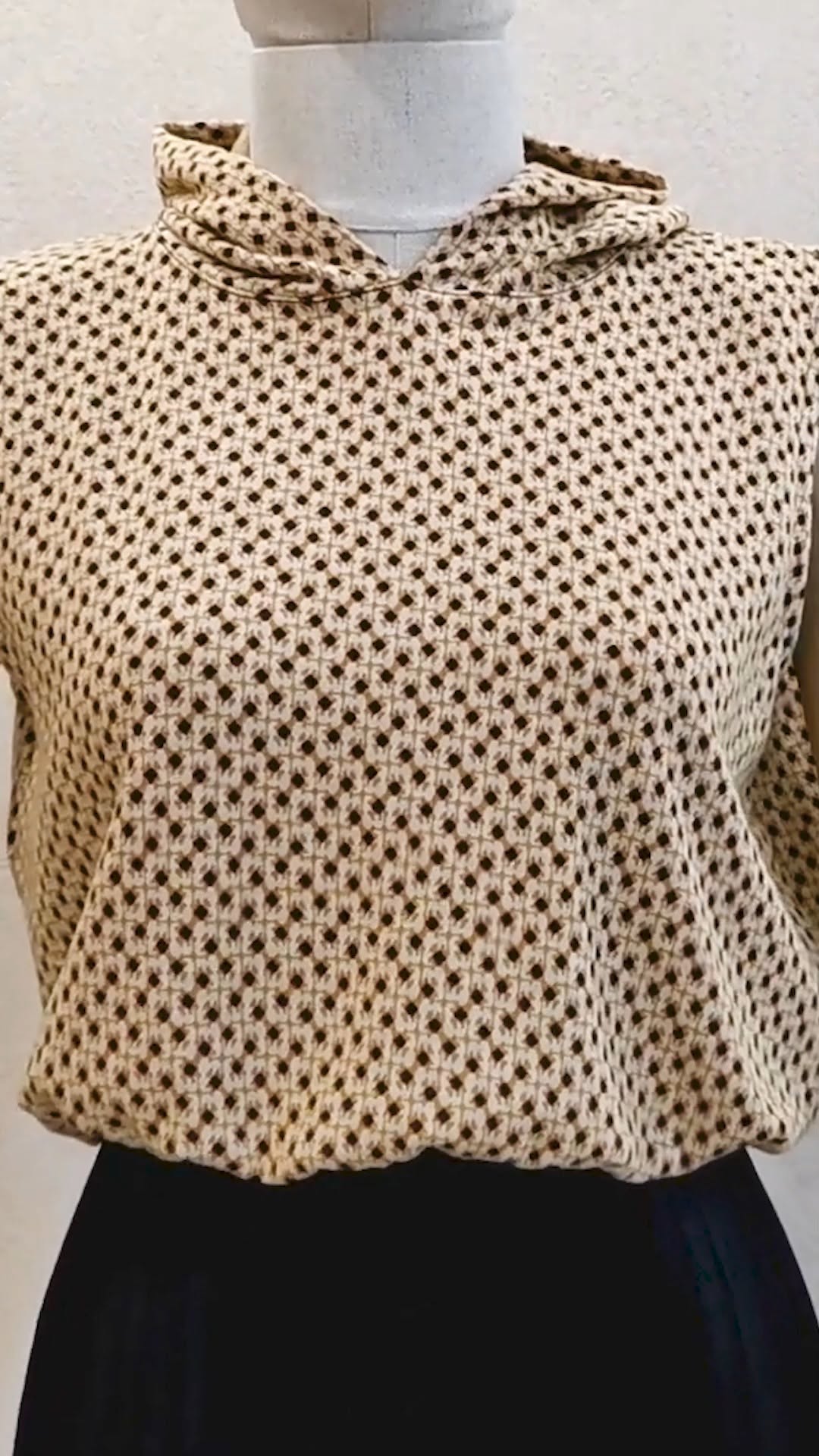 Easy DIY sleeveless hoodie tutorial