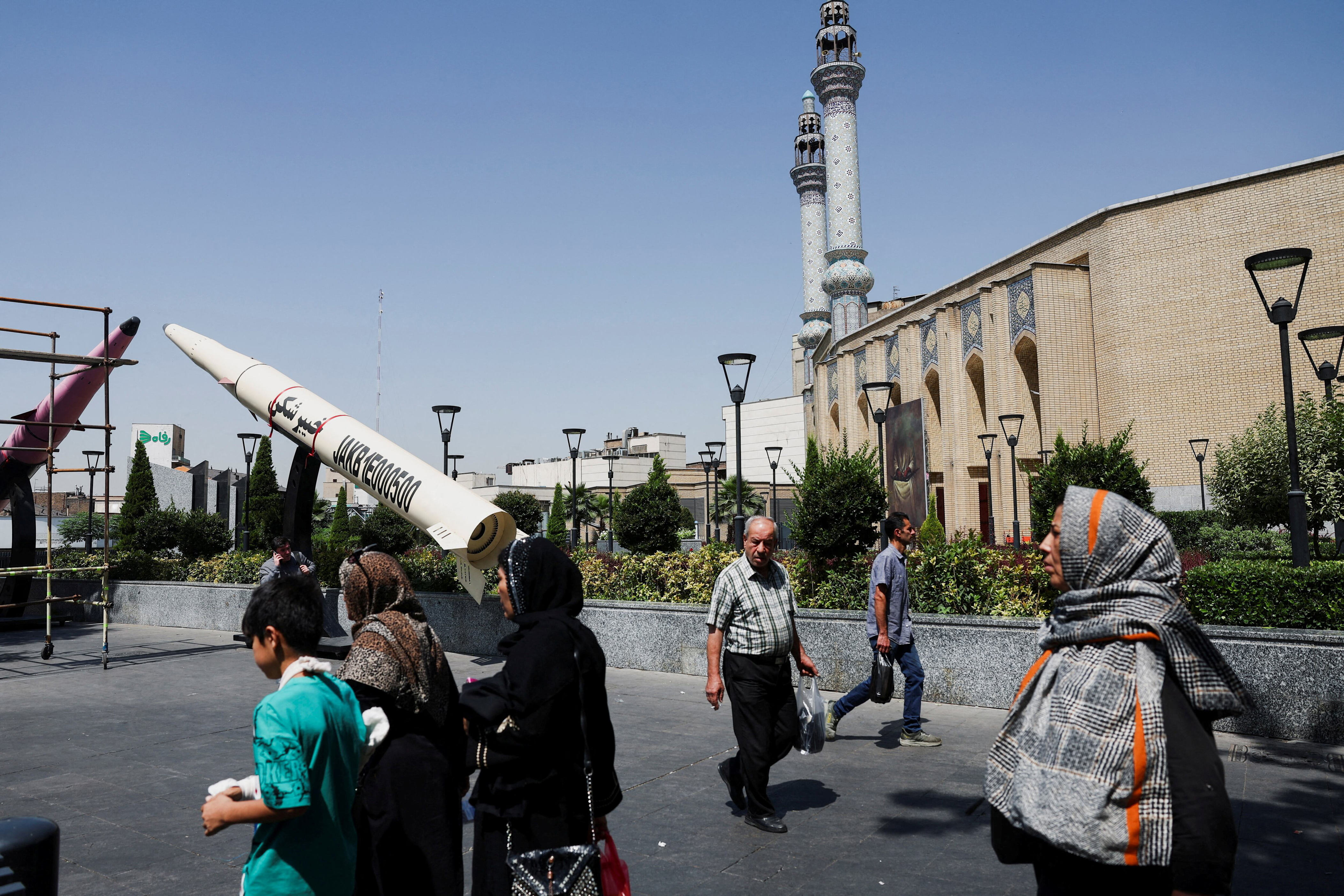 Oil prices drop below $90 as US and Iran say peace deal is close