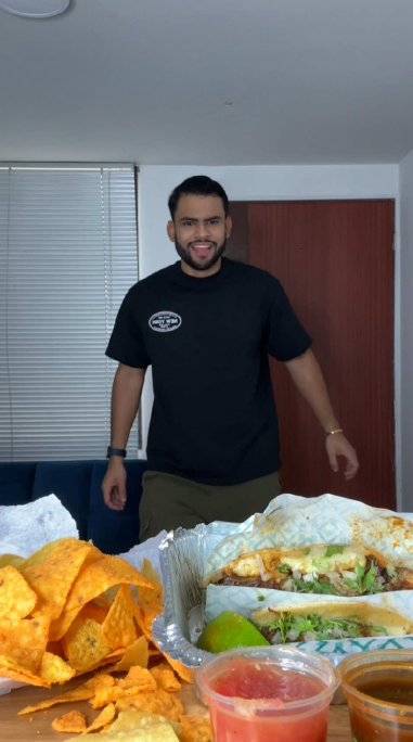 Piedra, papel o tijera con Peter y tacos de birria