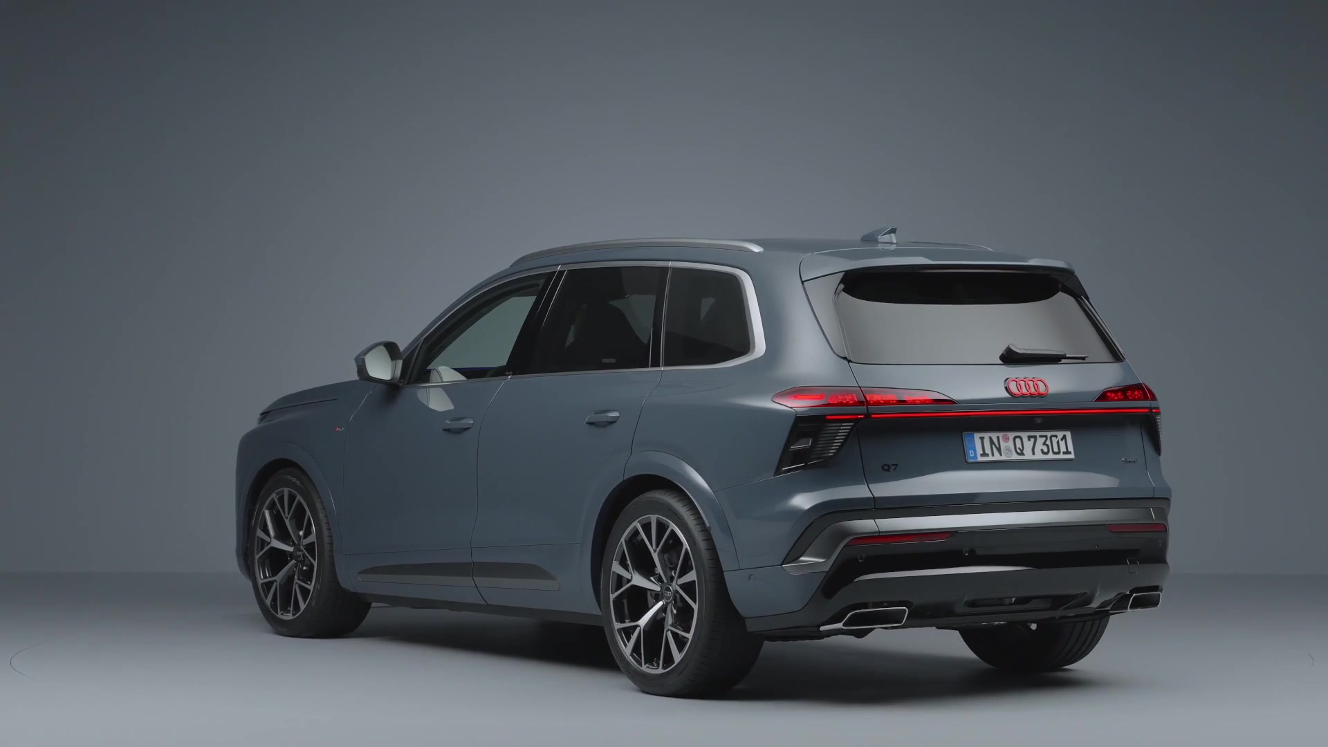 Audi Q7 SUV TDI quattro exterior design in studio