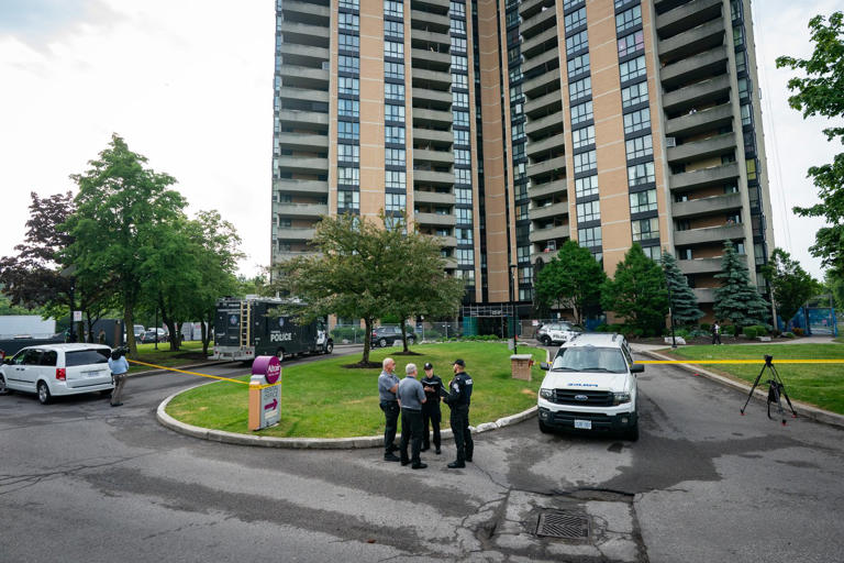 Toronto police officer killed during search linked to US Consulate ...