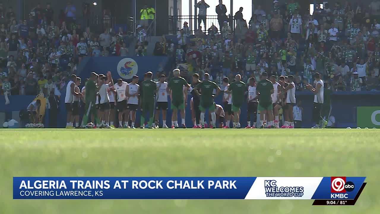 Algeria national soccer team receives warm welcome at public training ...