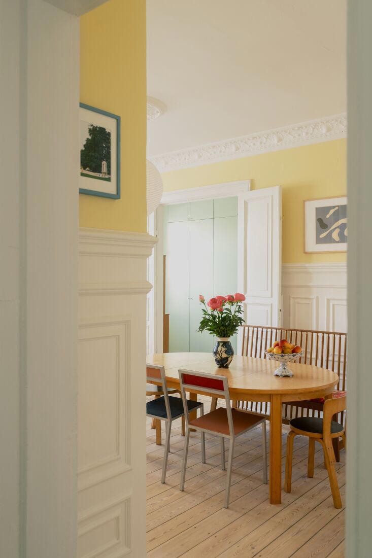 A textile collector’s colorful family apartment in Copenhagen: At home ...