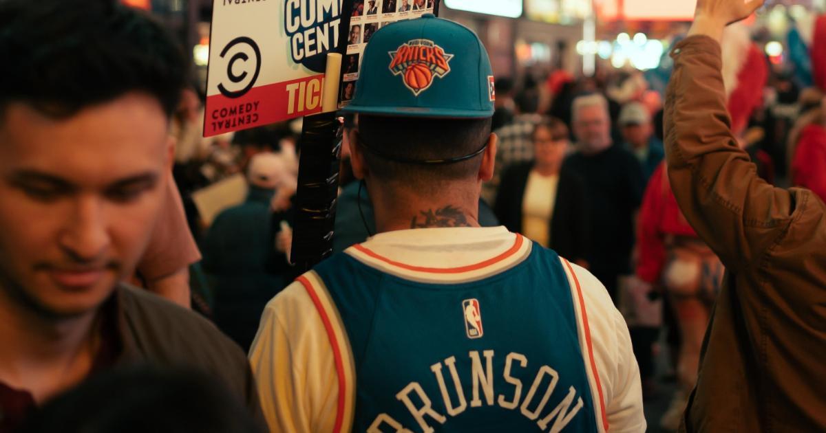 Knicks fans smash yellow cab and trash Midtown fast-food joints after ...