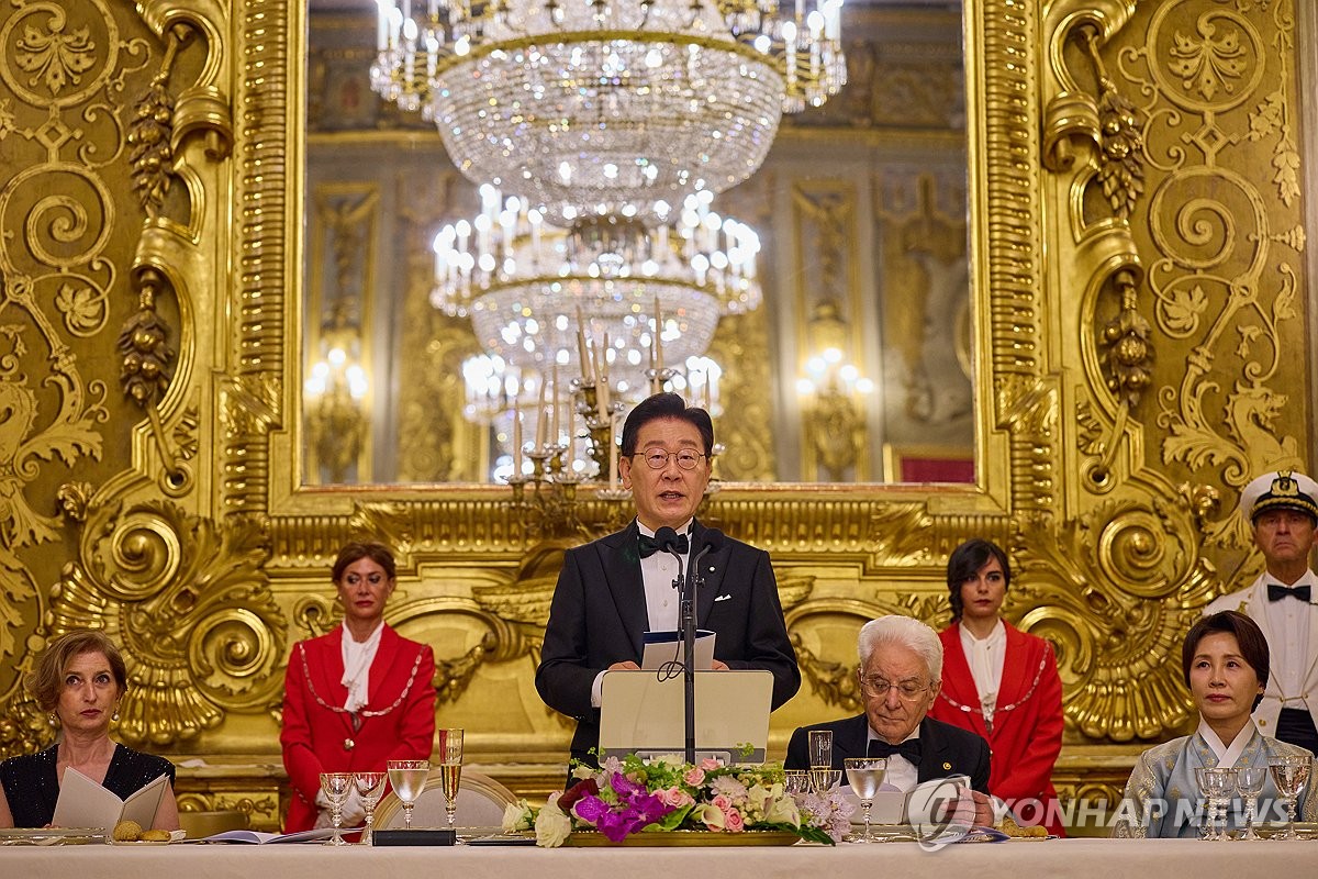 Lee attends state banquet in Rome