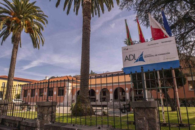Torrelavega convoca cuatro becas para analizar el comercio y el tejido ...