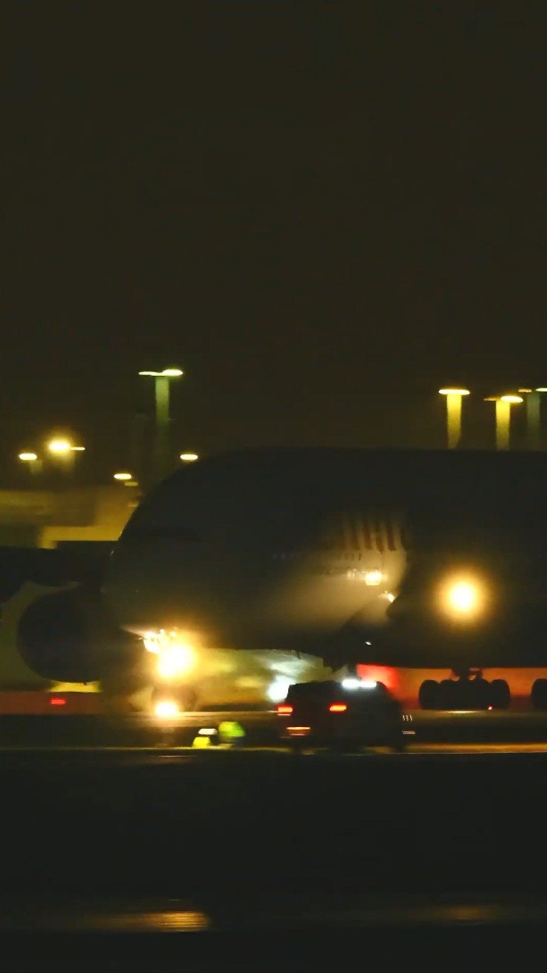 A380 engines growl before takeoff