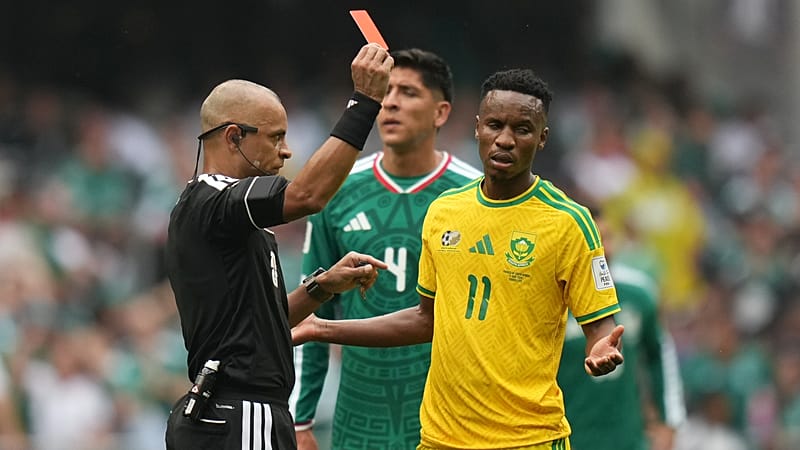 Nobody knew what the ref was saying and the internet loved it. World ...