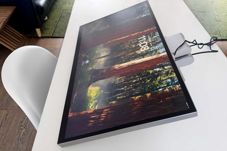 Alogic Aspekt 4K touch review: A flexible 32-inch docking display with ...