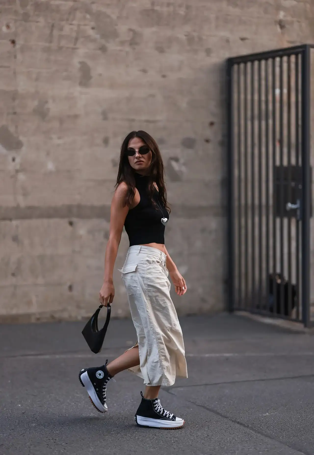 Looks con Converse altas de plataforma: elegantes y cómodos