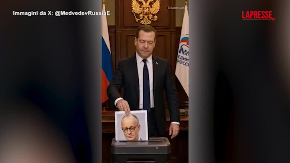 Russia, Medvedev distrugge foto di Merz, Starmer e von der Leyen: il ...