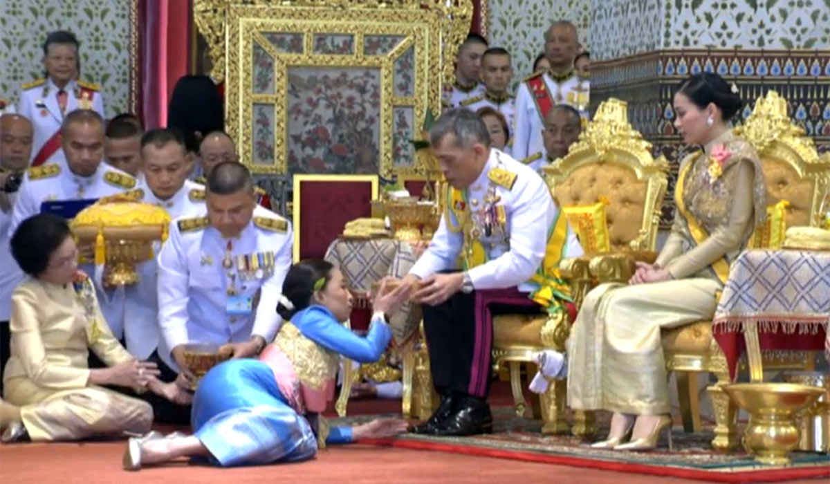 Thai princess who collapsed while walking her dogs dies
