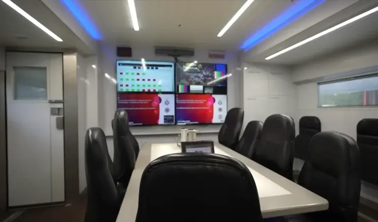 Man gives ultra rare look inside police command vehicle to show ...