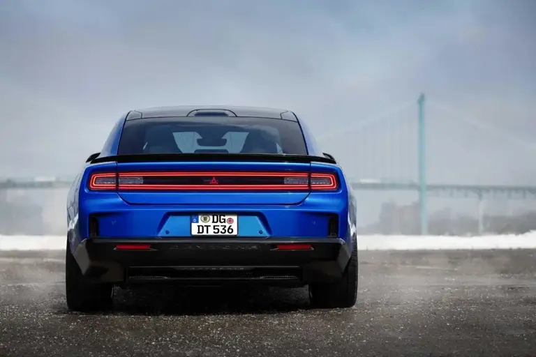 Dodge Charger 2026 in Europa, benzina biturbo o l'eretica elettrica da ...