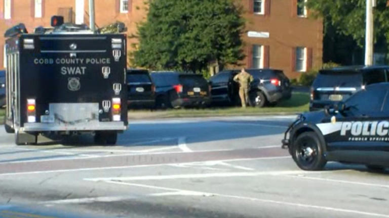 Police, SWAT team respond to incident in Powder Springs