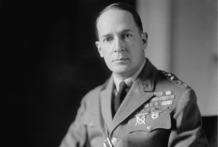 10 US military leaders who lost their honor