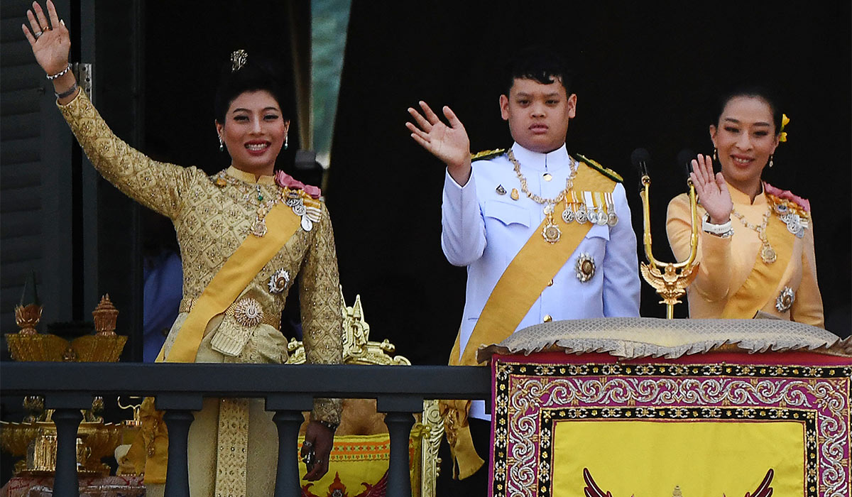 Thai princess who collapsed while walking her dogs dies