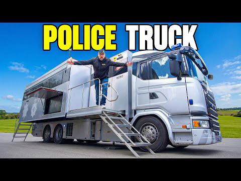 Man gives ultra rare look inside police command vehicle to show ...