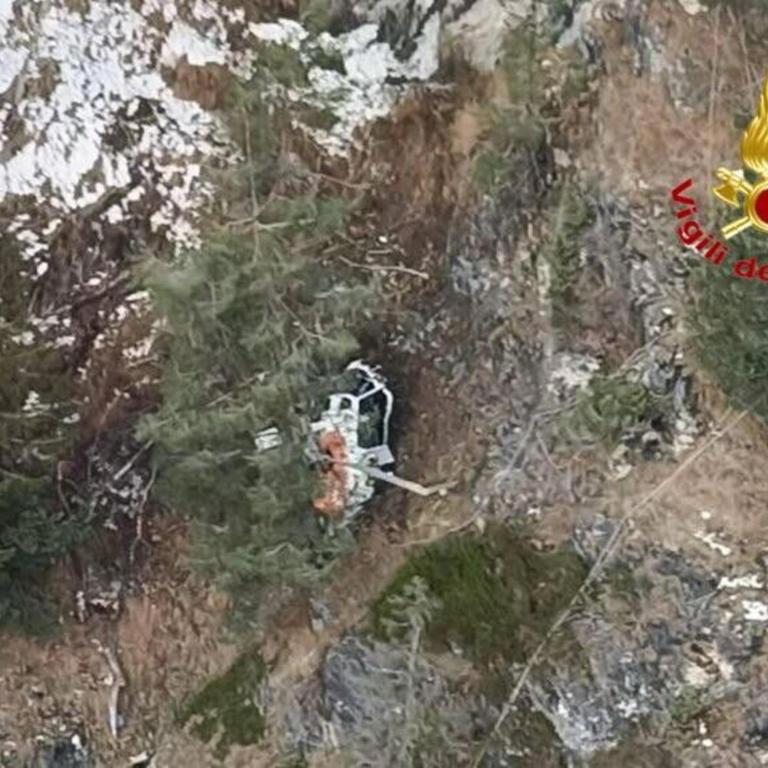 Un elicottero precipita sul Lago Maggiore, un morto e tre feriti