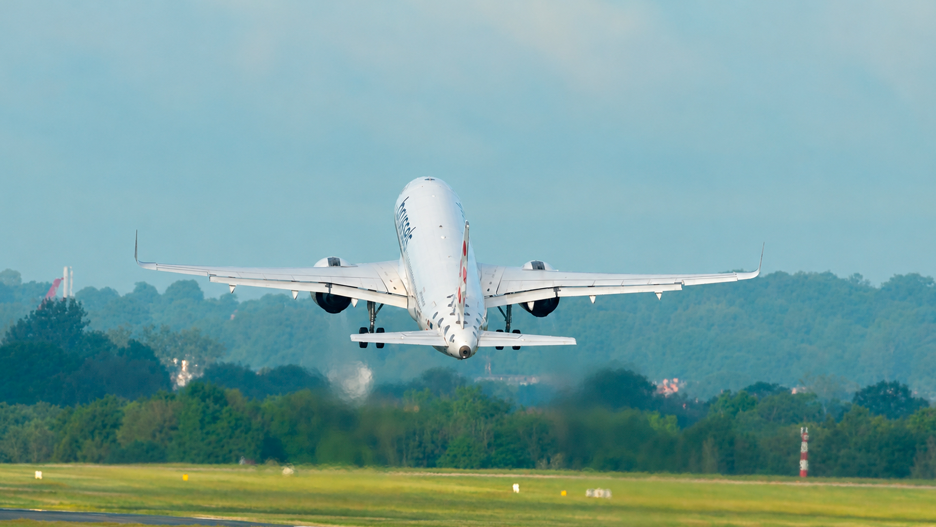 Virgin A350 rockets away from Manchester