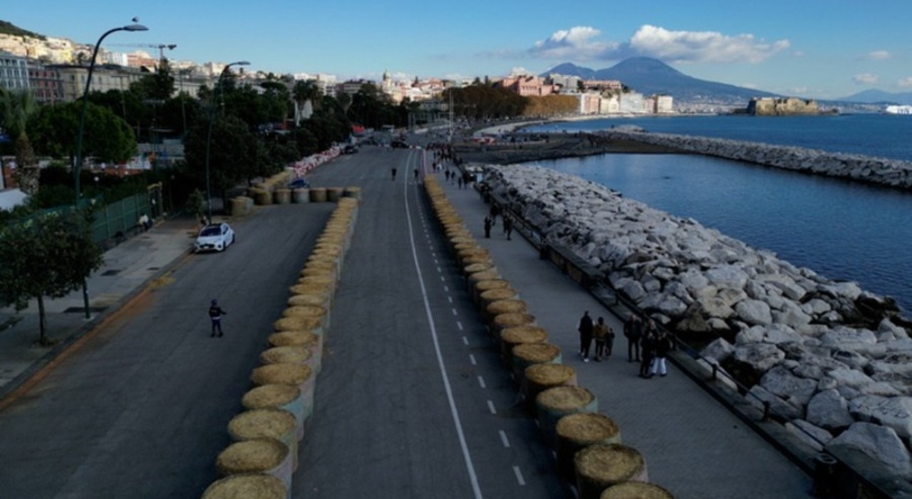 Napoli, scooter investe un pedone in via Caracciolo per evitare un ...