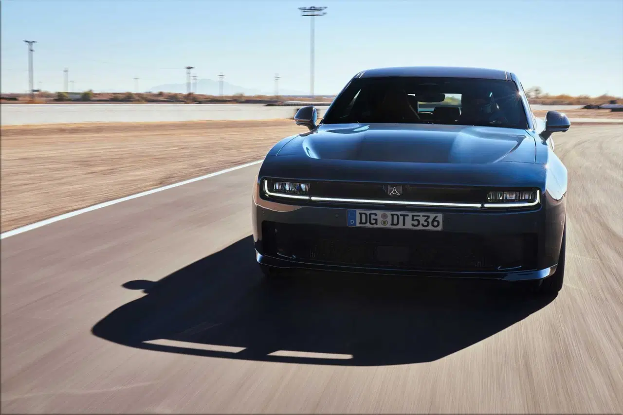 Dodge Charger 2026 in Europa, benzina biturbo o l'eretica elettrica da ...