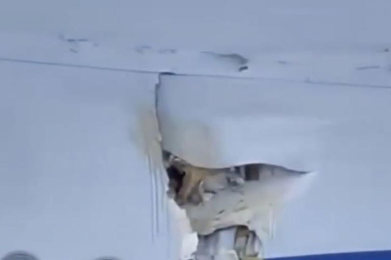 Flight horror as plane crashes into mast as 'oxygen masks drop and 267 ...