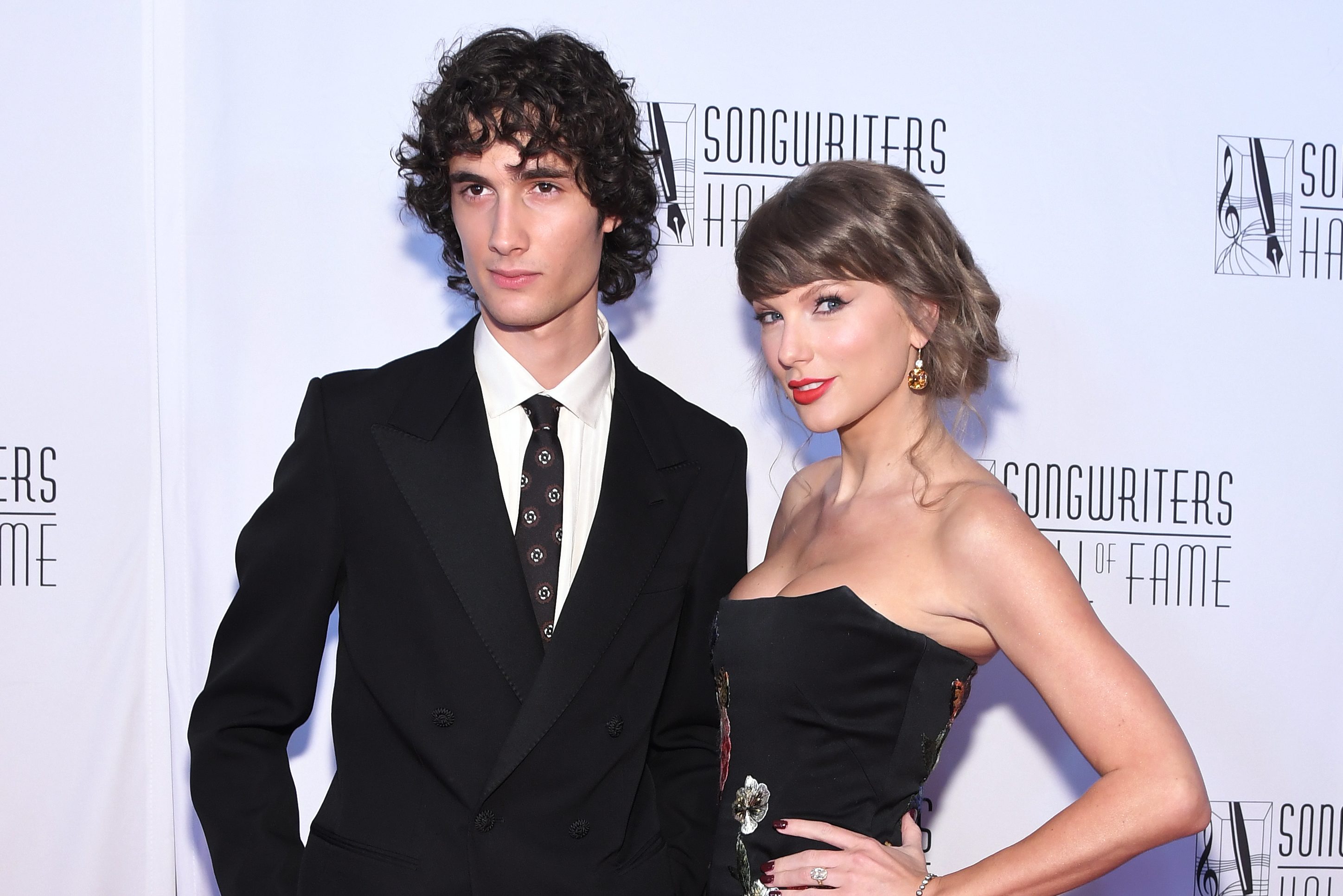 Sombr Covers Taylor Swift at Songwriters Hall of Fame Ceremony