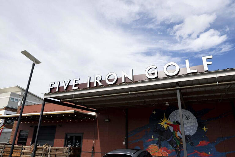 Fort Worth's new indoor golf club is an ace. Look inside