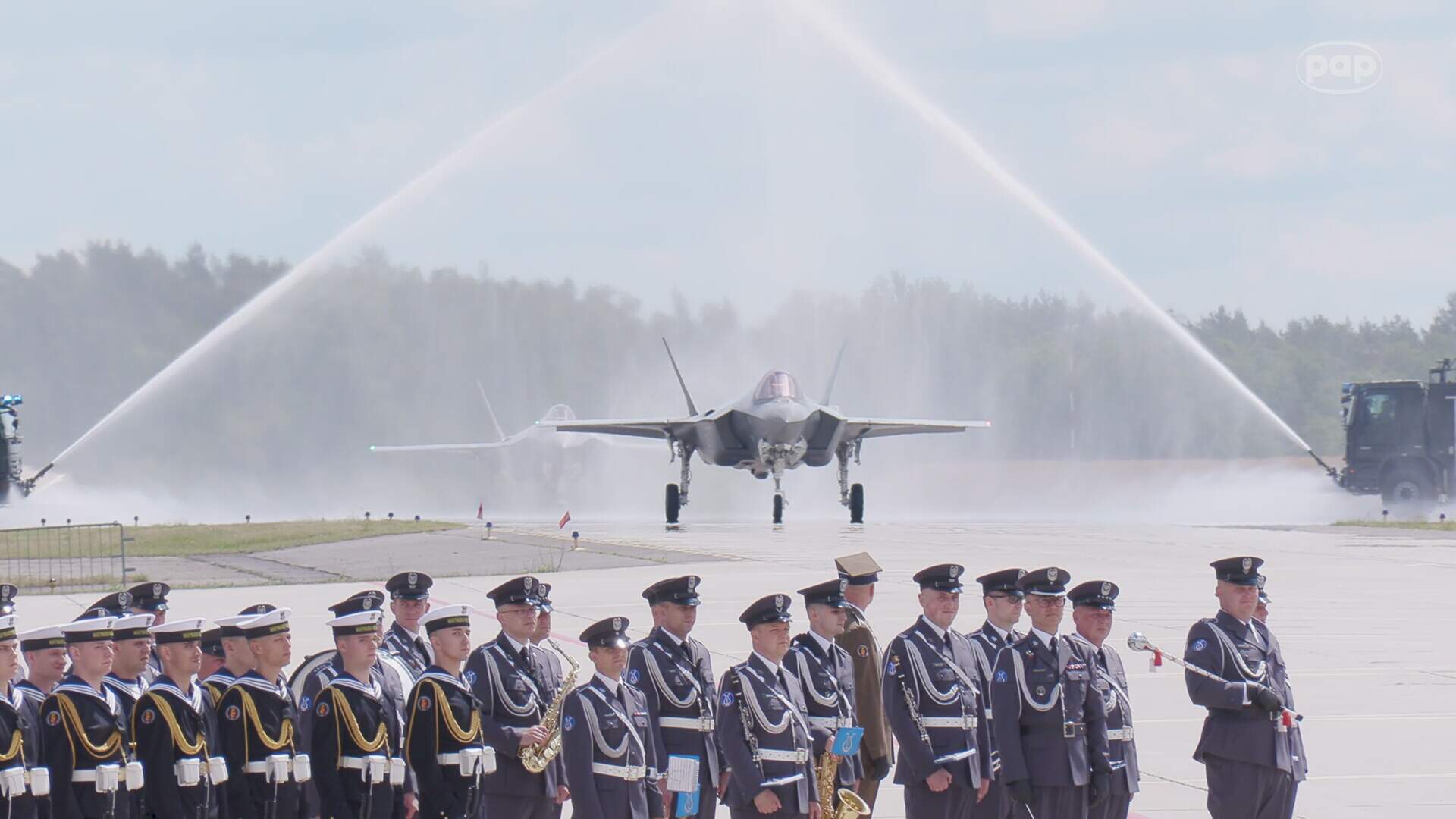 W Bazie Lotnictwa Taktycznego w Łasku ceremonia przyjęcia polskich F-35 ...