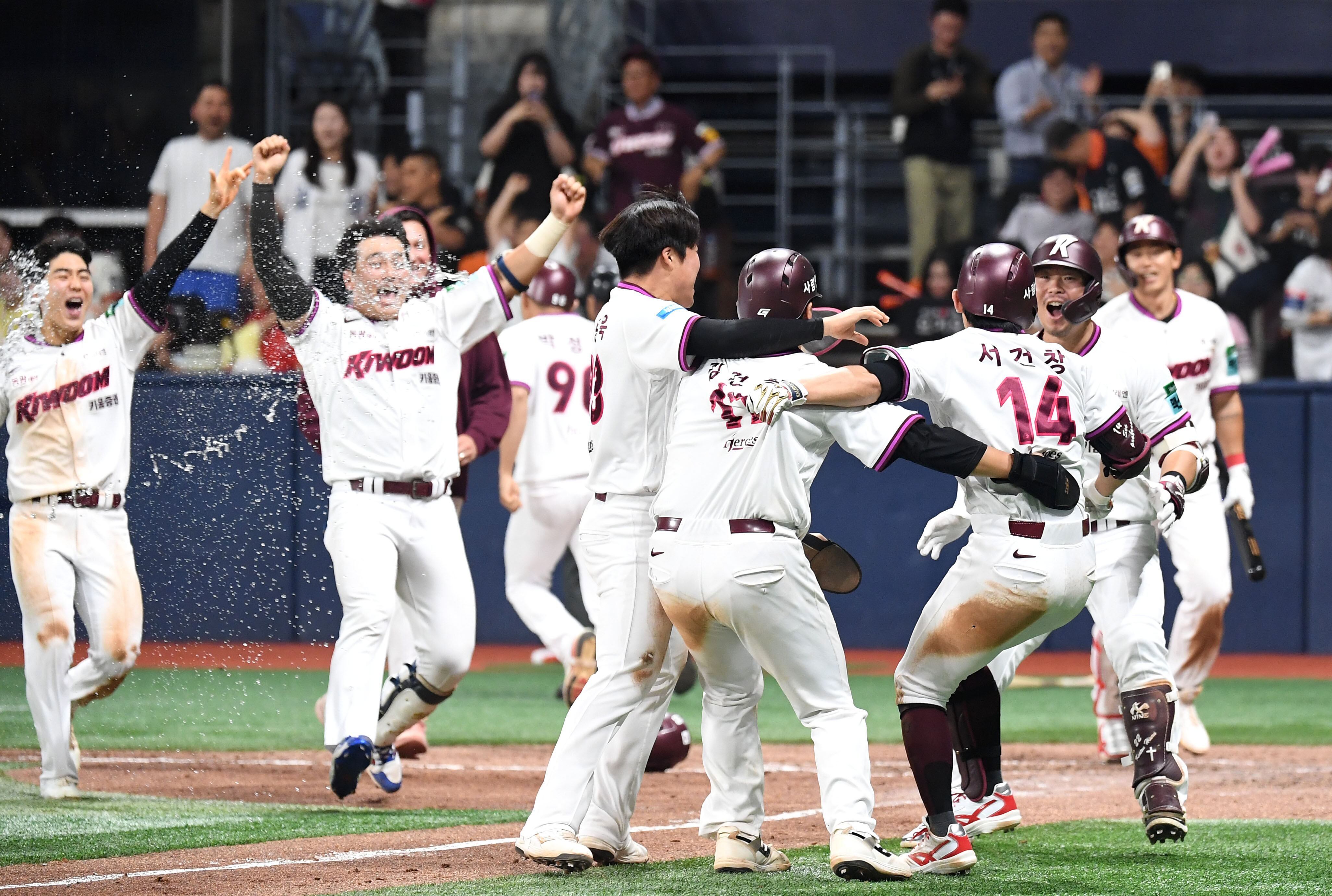 Doosan's Choi Min-seok defeats KIA in pitching duel